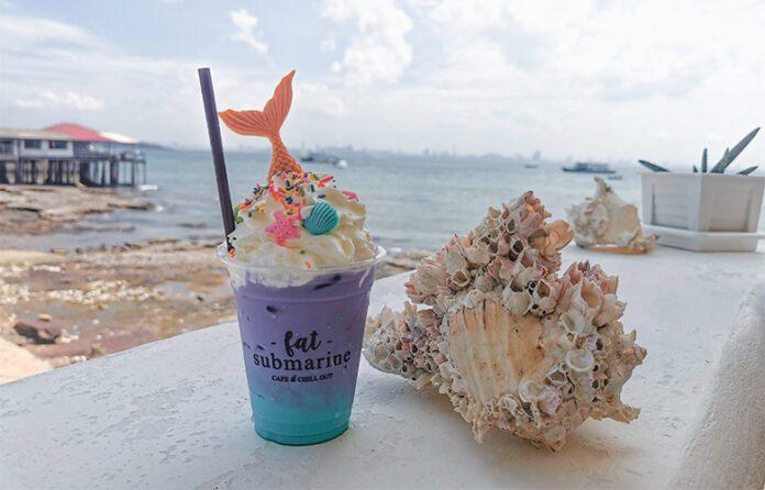 Fat Submarine Cafe นั่งฟังเสียงคลื่นริมทะเล เกาะล้าน